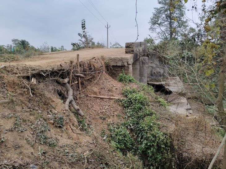 The dilapidated bridge on the Kotwa-Behri main road has become a danger ...