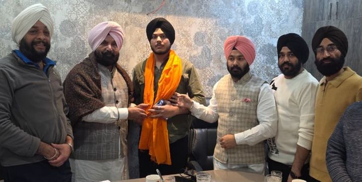 AAP released the list of block coordinators and honoured them with Siropas.