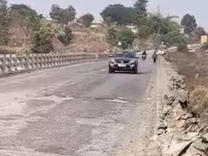 A young man died in an accident on a dilapidated bridge in Korba.