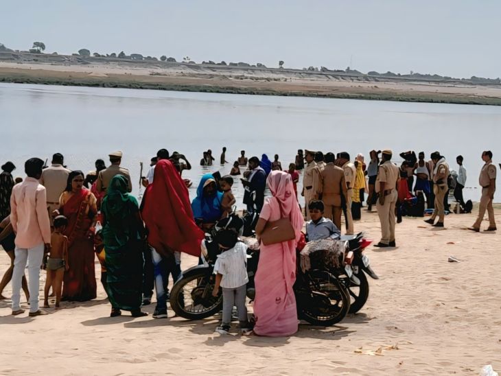 Devotees took a holy dip at the Panchnad Sangam on Paush Purnima.