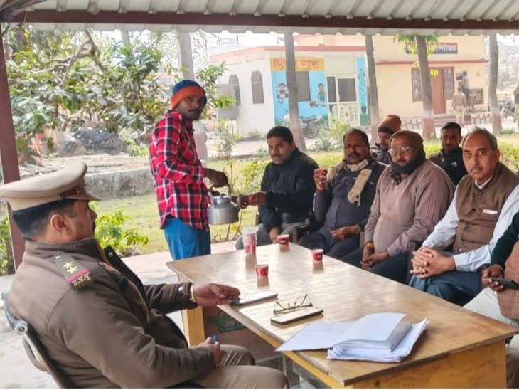 The newly appointed station in-charge held a meeting in Khutar.