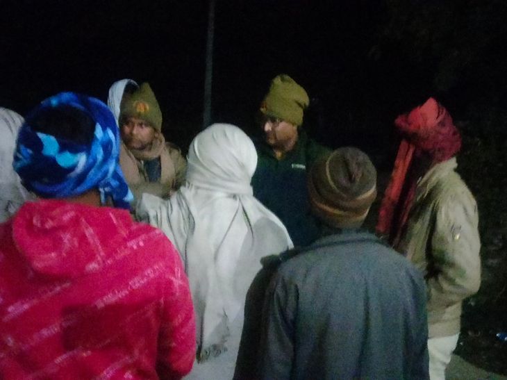 Fight between two groups in Mathura's Bichpuri | मथुरा के बिचपुरी में ...