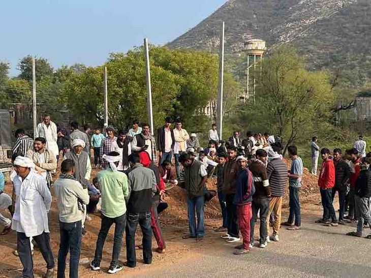 Villagers protest in Lalsar of Gudhachandraji | गुढ़ाचंद्रजी के लालसर ...