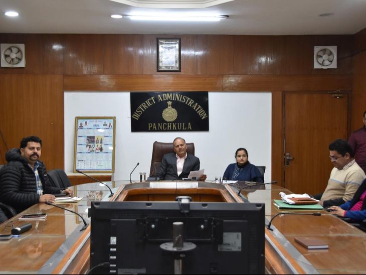 Panchkula DC Orders Fix Lights Within Week