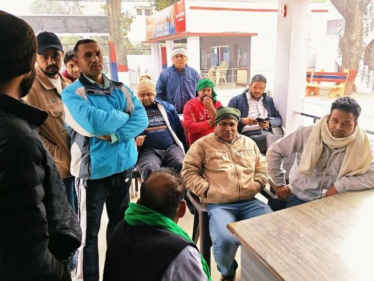 Fight between two groups near the temple in Sardhana | सरधना में मंदिर ...