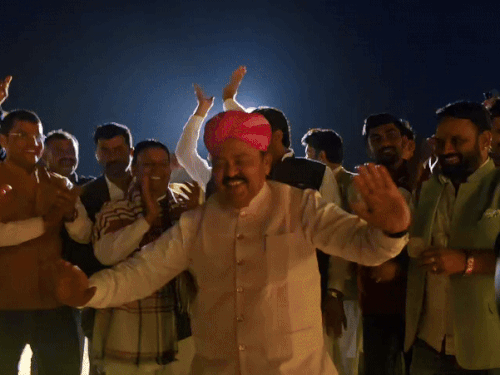 Former MLA Roopram Dhandev danced on the birthday of the Congress ...