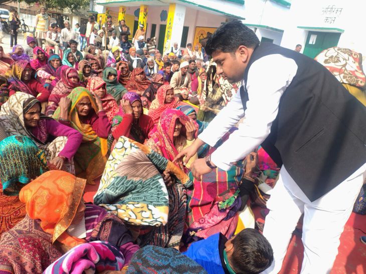 Blanket distribution on the birth anniversary of freedom fighter Chhote ...
