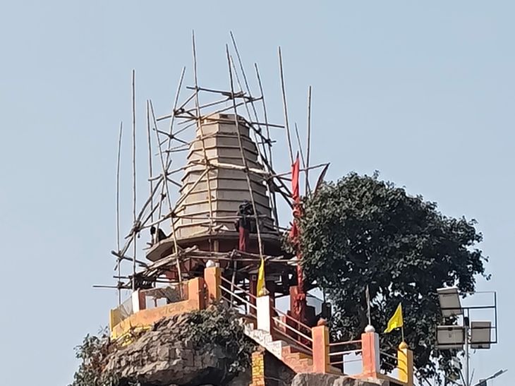 Prayagraj: Renovation of Sujavan Dev Temple dome begins