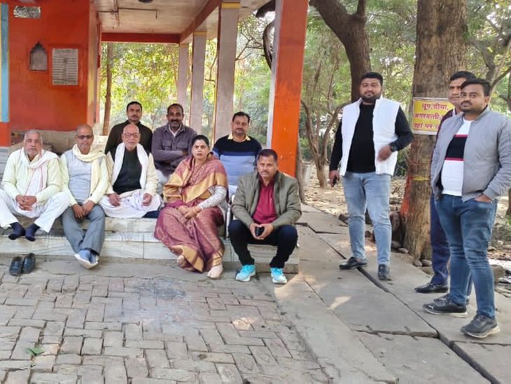 Special worship at the Shiva temple in Baburi