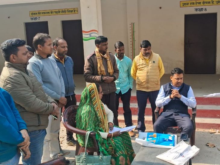 Voter lists were read out at polling booths in Chandauli.