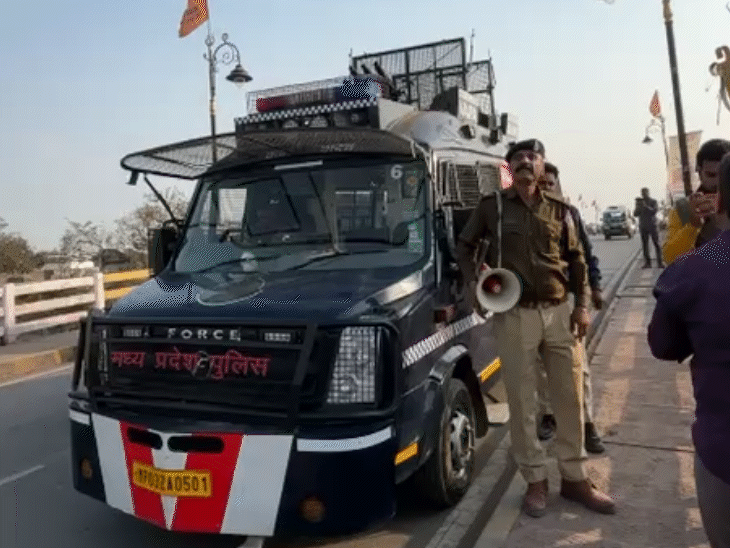 Strictness on China door while sitting on Vajra vehicle in Ujjain ...
