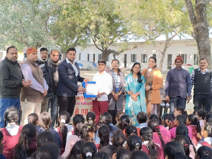 Hemoglobin test of adolescent girls in Salempur Baghai | सलेमपुर बघाई ...