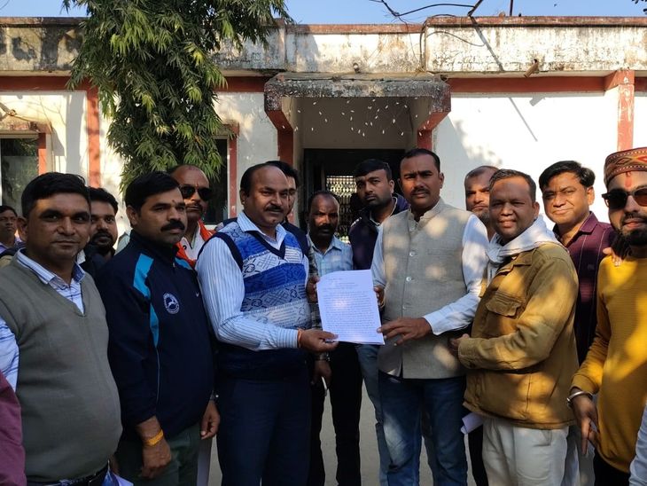 Sandlpur Villagers Protest Panchkoshi Yatra Route Change; Submit Memo ...