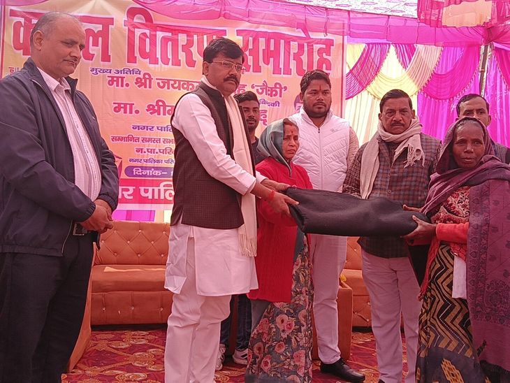 Bindki Makar Sankranti: Blankets Distributed to Needy in Cold