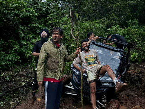 AP Dhillon, Salman Khan & Dhoni Enjoy Off-Road Drive at Panvel Farmhouse