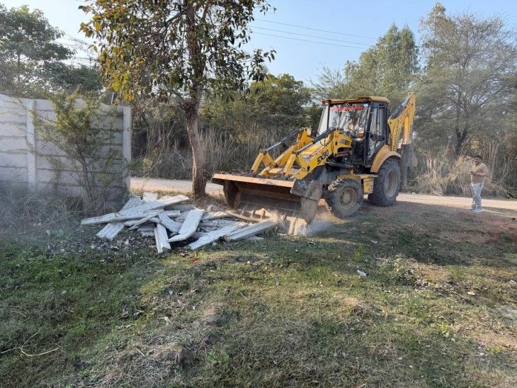 Mathura MVDA Demolishes 2 Illegal Colonies, Seals 4 Constructions