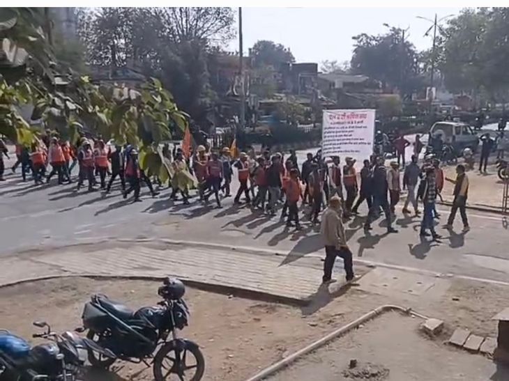 Katni LT Workers Protest | Demand PF Payment, Minimum Wage