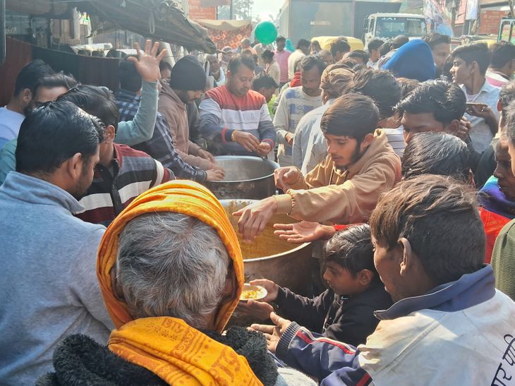 Ambulance Stuck 1 Hour on Rasulabad-Sikandra Road Due to Jam
