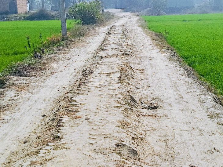 Mahua Panchayat Building Ready, Poor Road Condition Sparks Demand