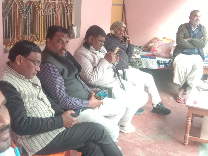 Manda Teacher Passes Away | SP Leader Ranjit Sonkar & Ashok Singh Visit