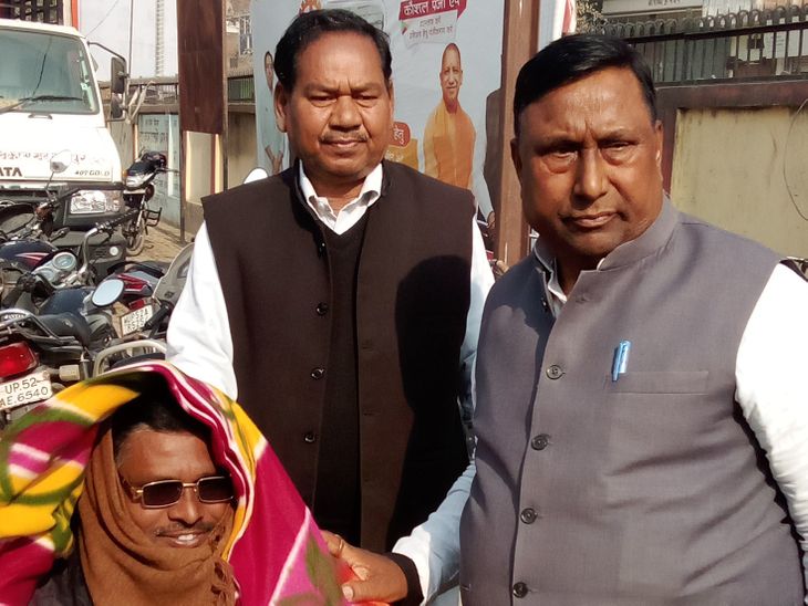 Rudrapur MLA Jayaprakash Nishad Distributes Blankets to Helpless
