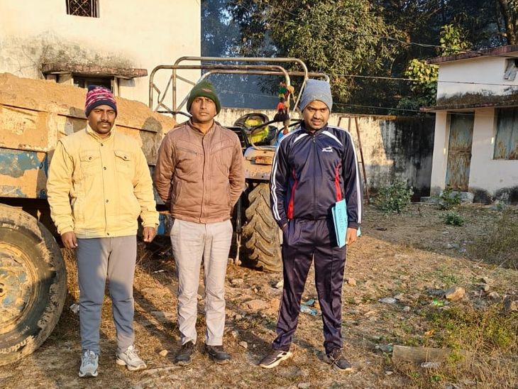 Singrauli Police Seize Unnumbered Tractor | Driver Arrested for Illegal ...