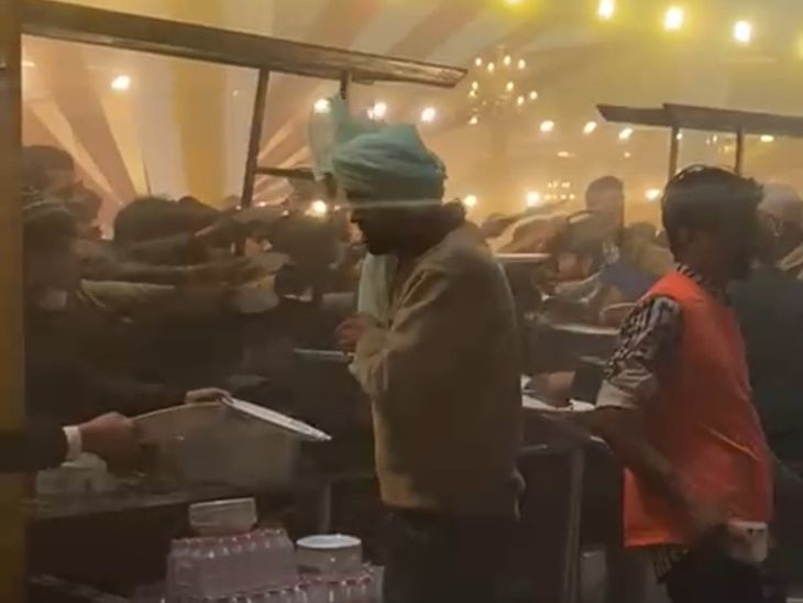 Hapur Wedding Chaos: Fish Fry Stall Stampede Injures Guests | VIDEO