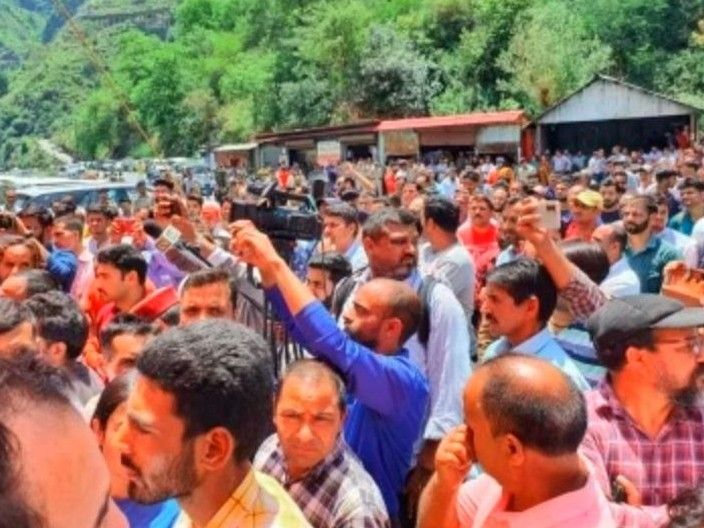 Himachal farmers protest | secretariat gherao | apple import duty ...