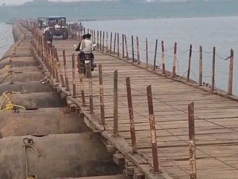 Lalapur Relief as Pratapgarh Ghat Pipal Bridge Opens | Local Commuters ...