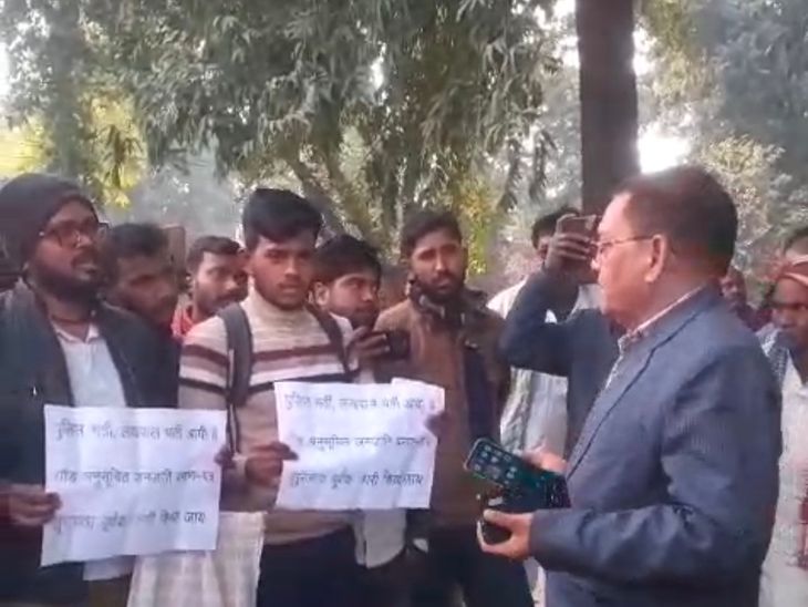 Balia Protest: Gond, Kharwar Community Demand Caste Certificates