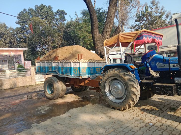 Mau: Tractor Laden With Sand Seized From Tadi Village, No Documents Found