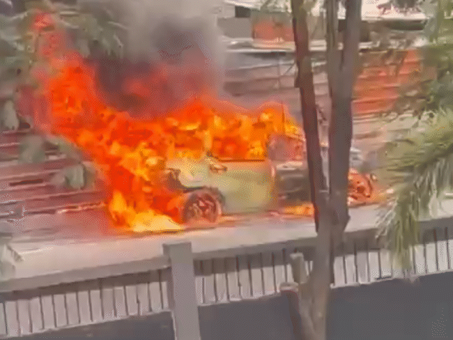 Indore Car Fire Near IT Park | Five Aboard Evacuated Safely