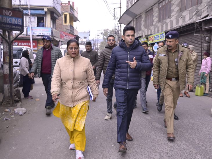 Almora DM Orders GIC Parking Start | Inspects Waste Management