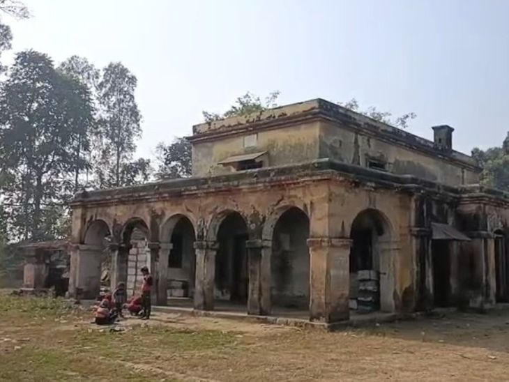 Etah Viewing Building Ruins | Neglected 148-Year-Old Structure