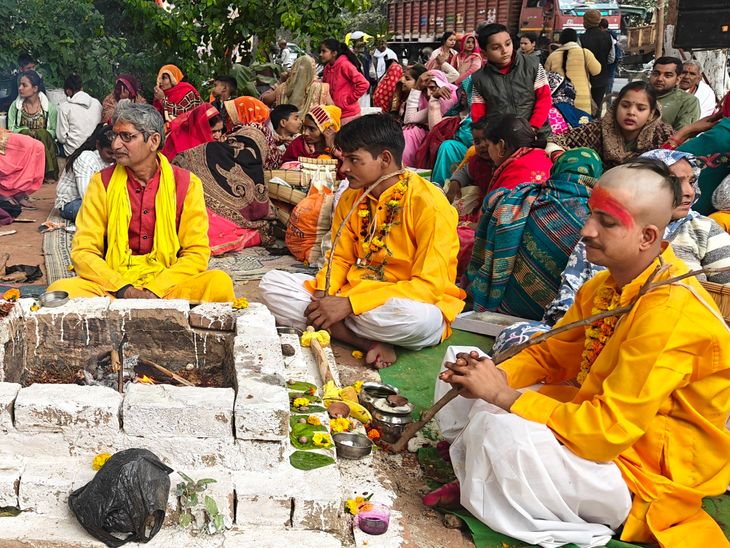 Fatehpur: 51 Brahman Vatuks Undergo Upanayan Sanskar at Narsingh Das ...