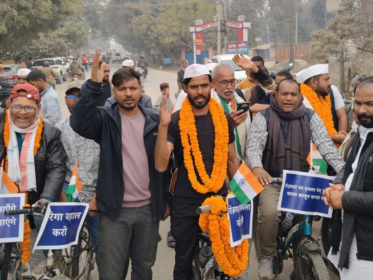 Manrega Bachao Yatra Reaches Belthara Road; Youth Demand Strengthen ...