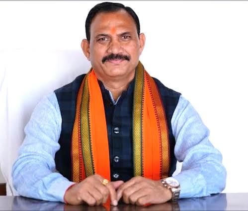 Construction of a bridge over the dry stream