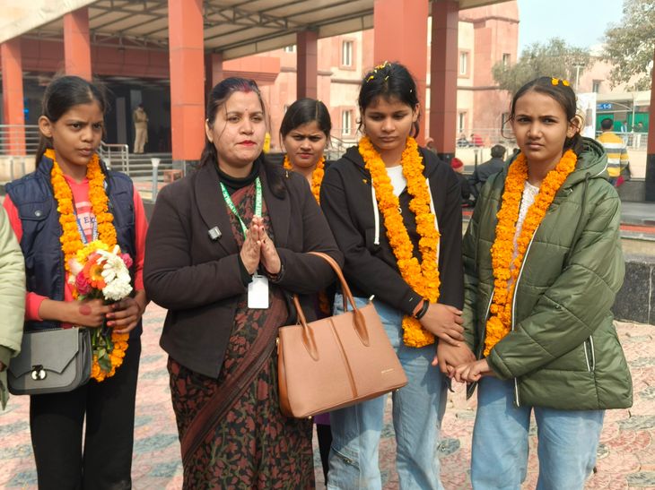 Mau Girls Win Domkach Dance State Competition in Lucknow