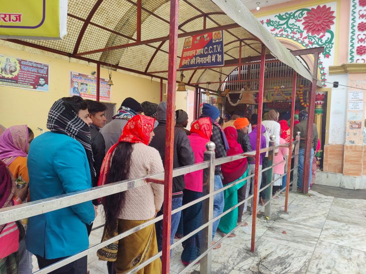 Magh Fourth Monday Sees Huge Crowds at Berni Shiv Mandir