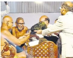 Acharya Punya Sagar said – Arihant posture of Pichhi Digambara sadhus