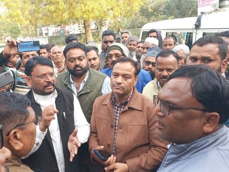 Sihawal Voter List Protest | Names Removed; Memorandum to Tehsildar