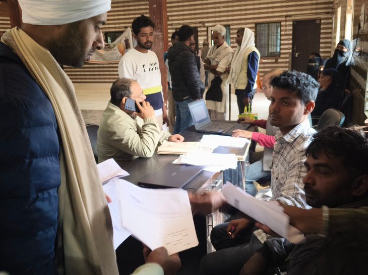 Gajipur SIR Notice Confusion | Diladarnagar Nagar Panchayat Crowd