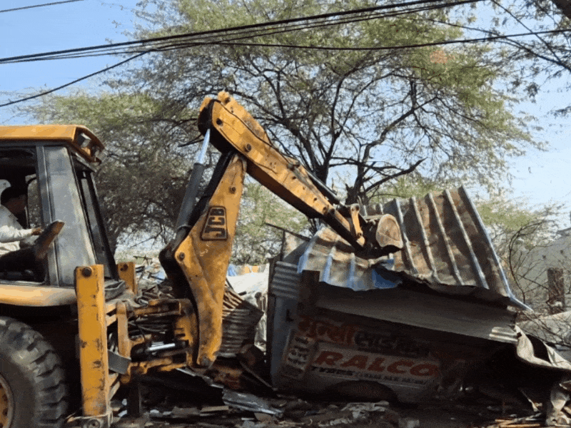 Tehsildar Action: Iron Cabins Seized, Waqf Land Encroachment Removed