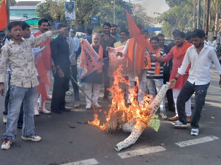 Sagarmadya Pradesh Shiv Sena Protest Valentines Day, Urge Matri-Pitri Divas