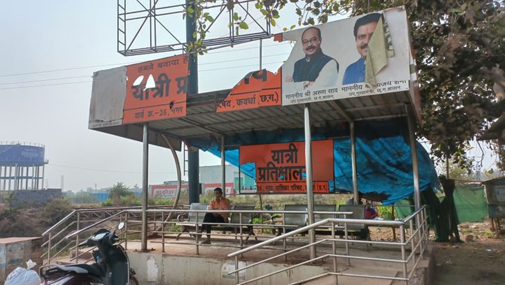 Passenger shed at Rani Avanti Bai Chowk collapses, tin cladding poses ...