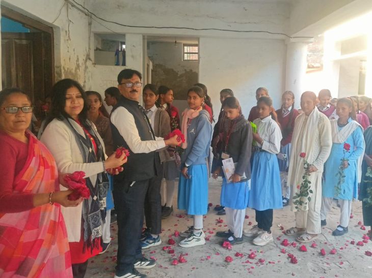 Lalganj Board Exams Begin | Students Welcome with Flowers