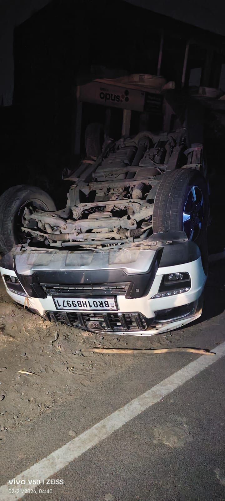 Scorpio collided with an electric pole and overturned, one dead, two ...