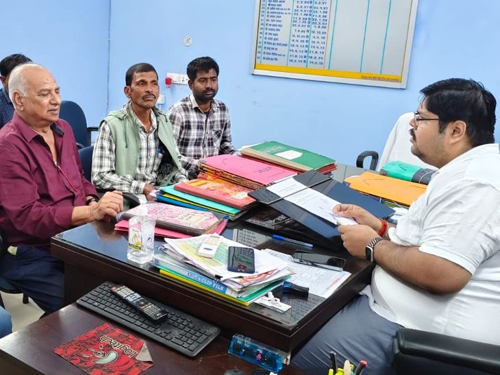 Saharsa SDM Hears Public Grievances | Pension, Housing & Disputes