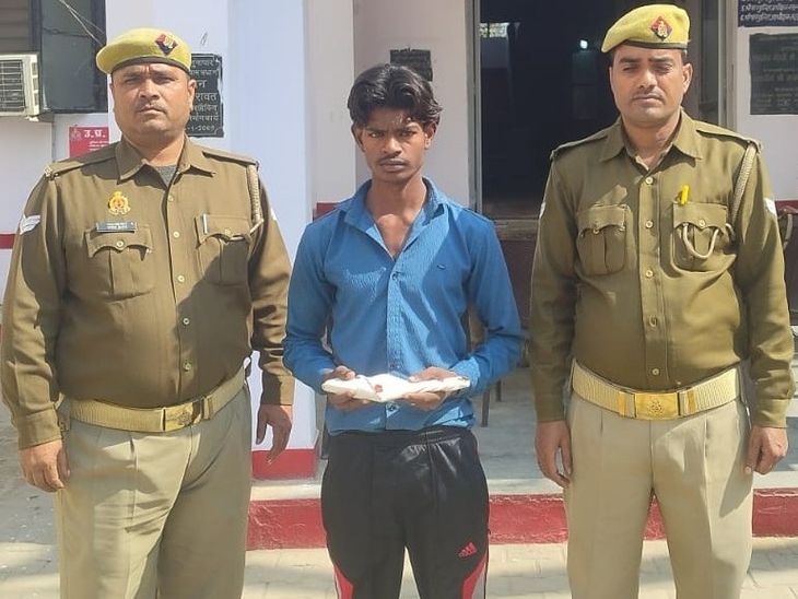 Mathura Youth Held With Illegal Weapon | Jamunapar Police Arrest