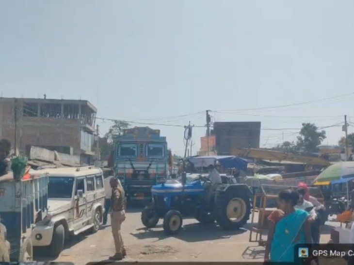 Naribari Market Jam | Overloaded Dumper Stuck, Passengers Face Hours of ...